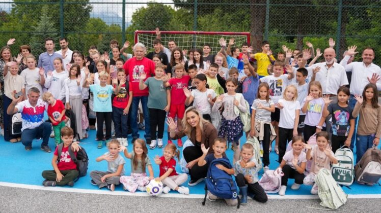 Звезда и "Mozzart" фондација донацијом школског прибора обрадовали ...